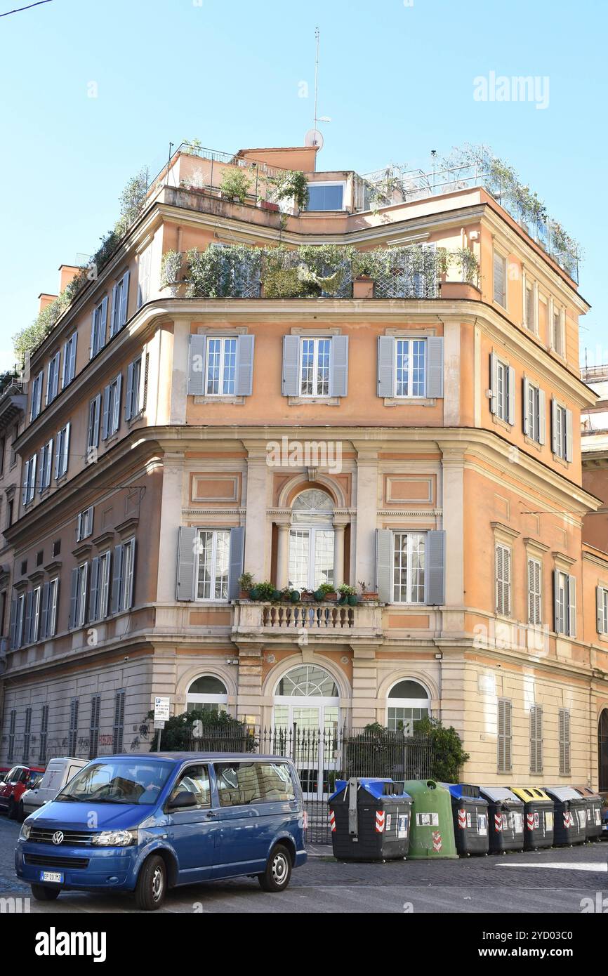 Classic european structures hi-res stock photography and images - Alamy