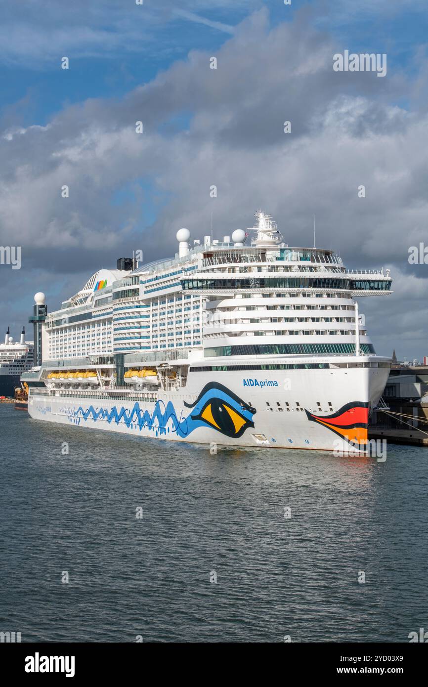 The 'Aida Prima' cruise liner ship alongside at the ocean cruise ...