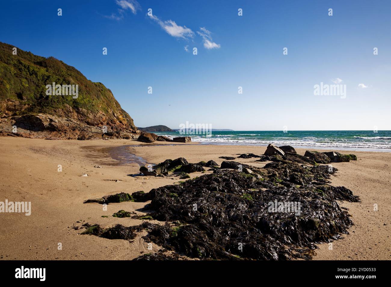 Sun and sand at Pentewan Sands, Cornwall Stock Photo - Alamy