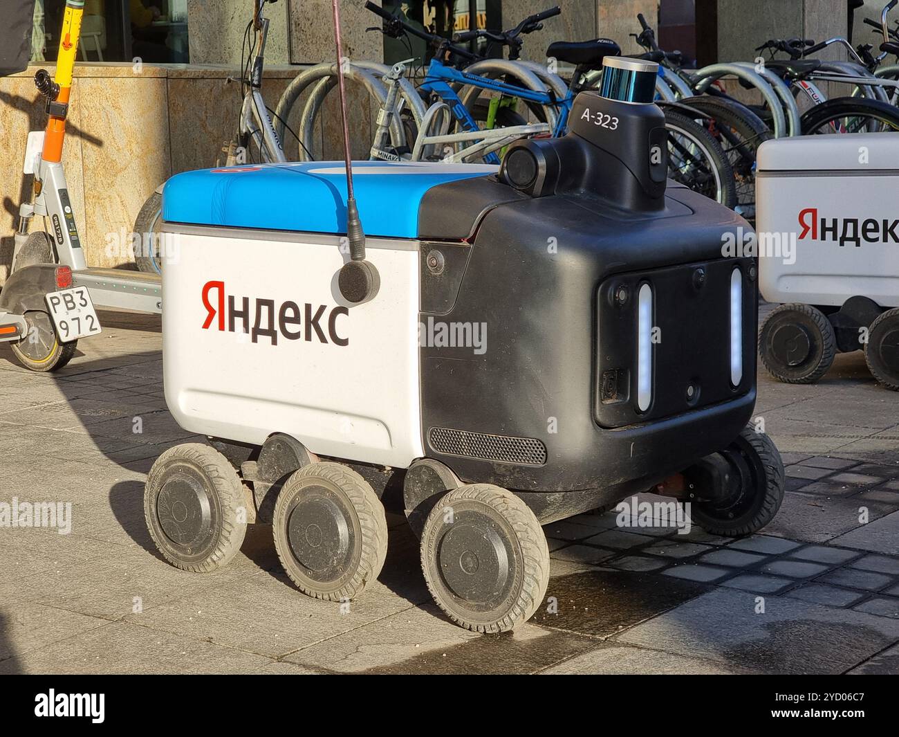 Yandex delivery robot on a street in Moscow, Russia Stock Photo - Alamy