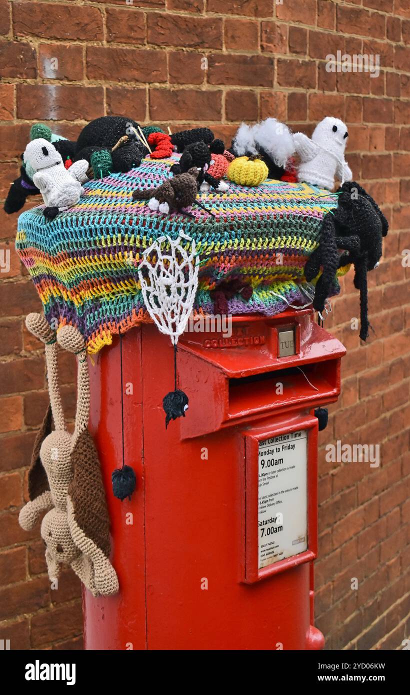 Pillar box topper hi-res stock photography and images - Alamy