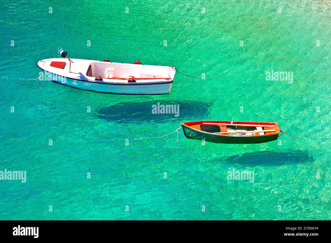 View boat floating water channel hi-res stock photography and images ...