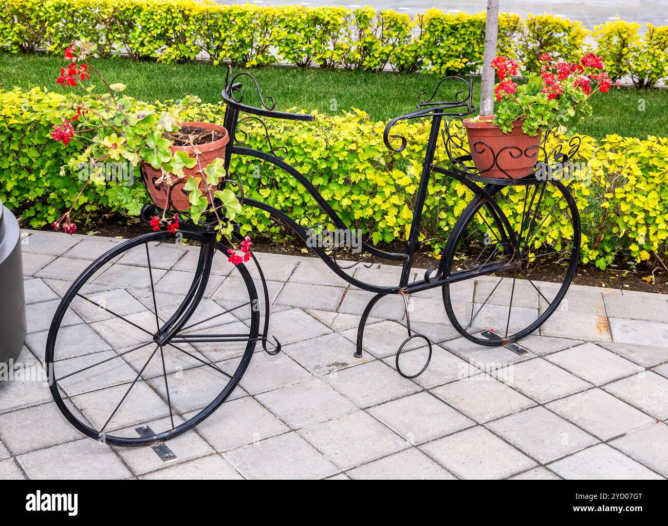 Bicycle details basket hi-res stock photography and images - Alamy