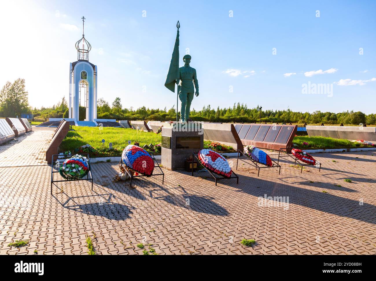 Soviet War Memorial with Russian Soldier's graves Stock Photo - Alamy