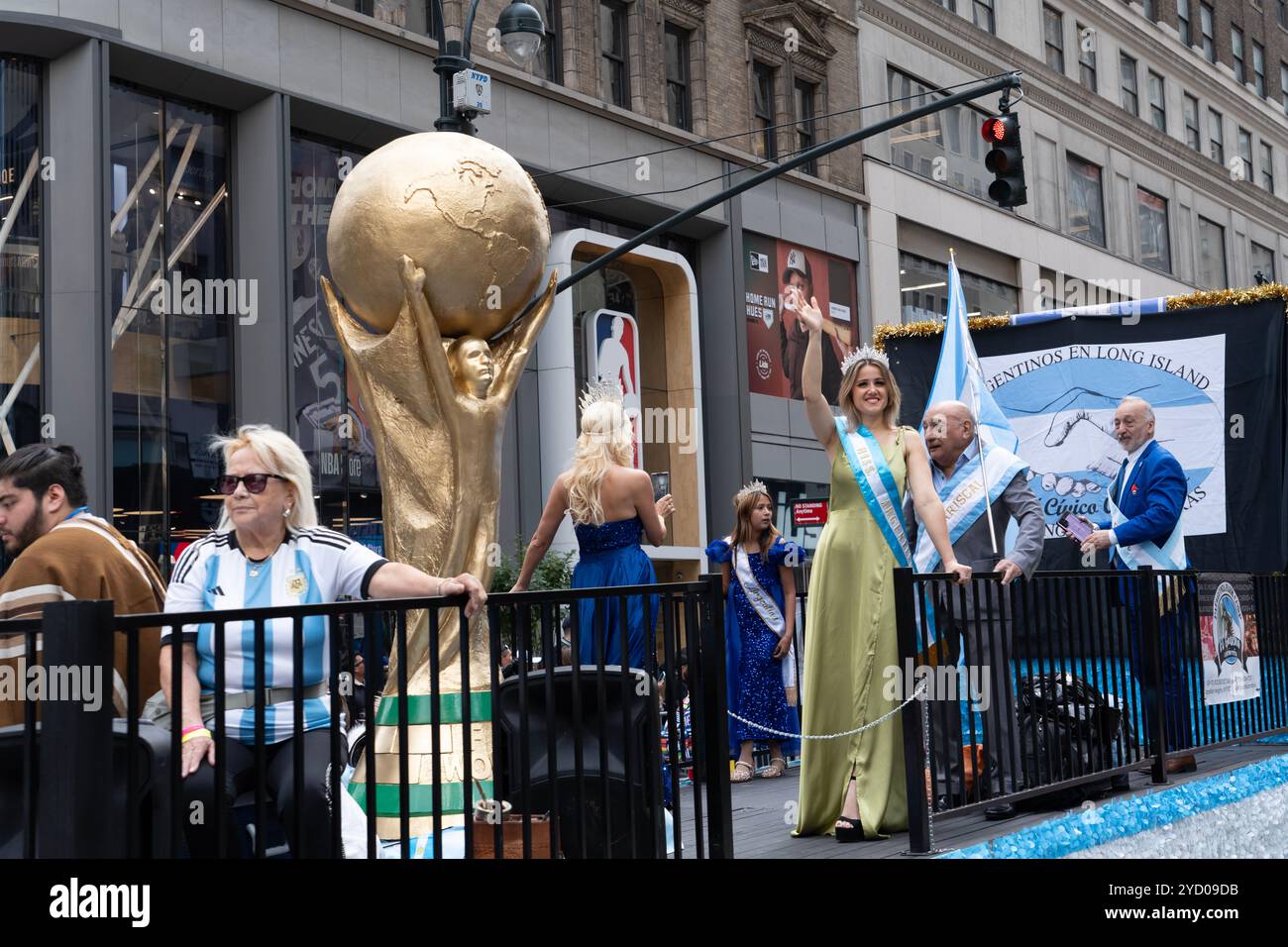 2024 International Hispanic Day Parade on 5th Avenue in New York City ...
