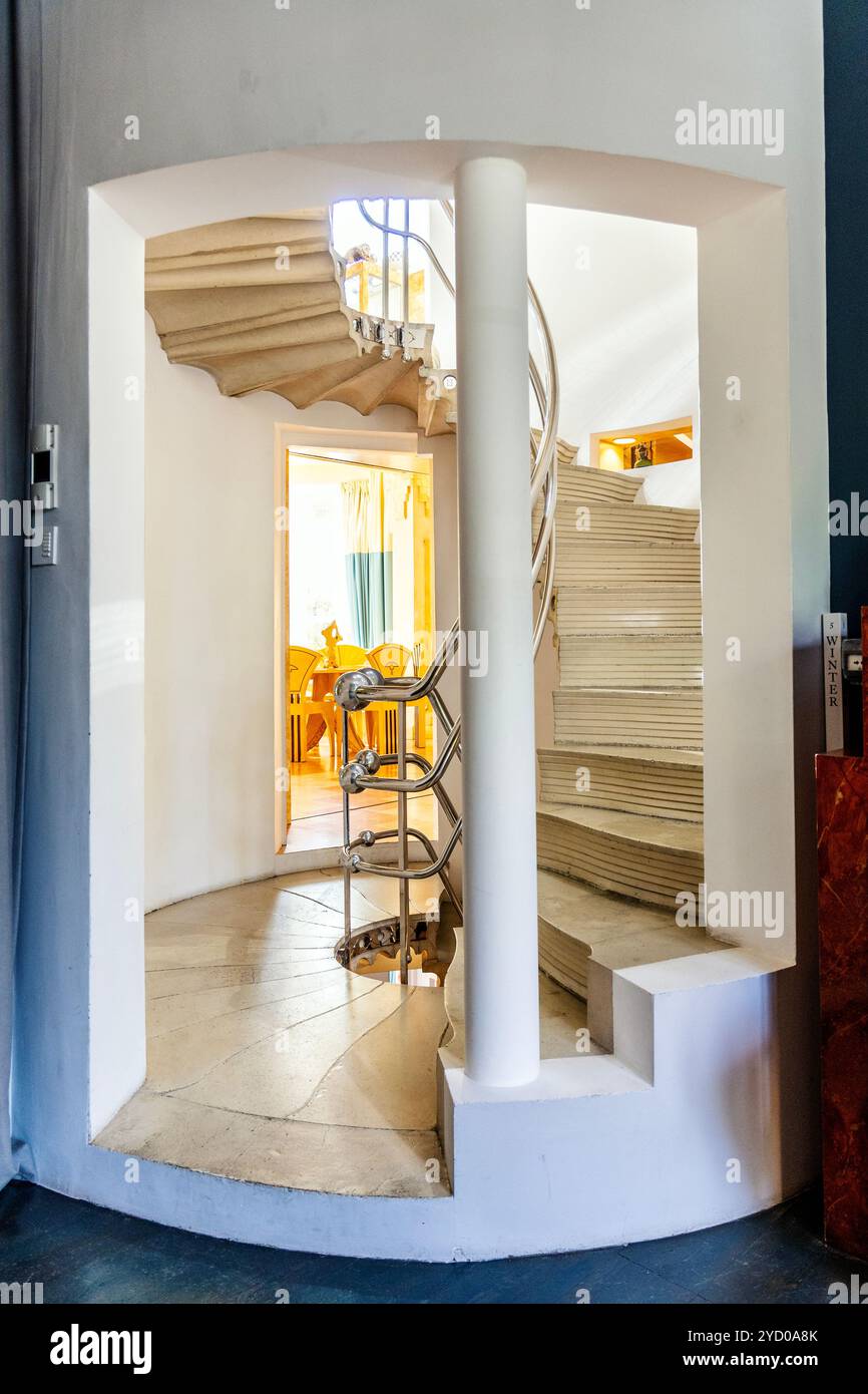 Concrete spiral staircase hi-res stock photography and images - Alamy