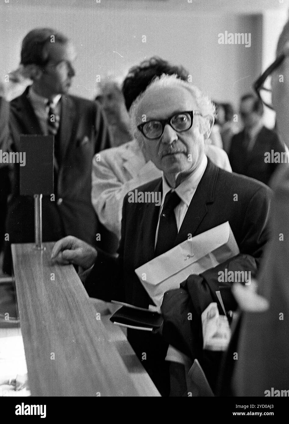 Ukrainian-American actor and theater professor Lee Strasberg arrives at ...
