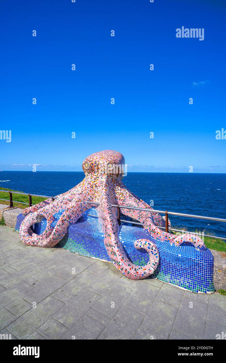 Octopus escape hi-res stock photography and images - Alamy