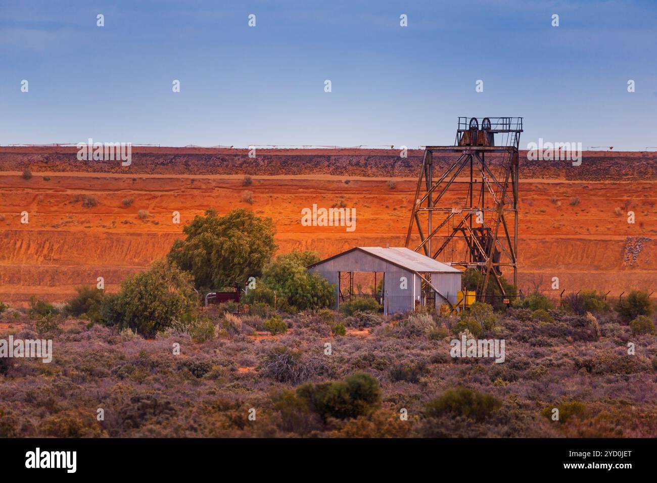 Red desert plains of outback Australia Stock Photo - Alamy