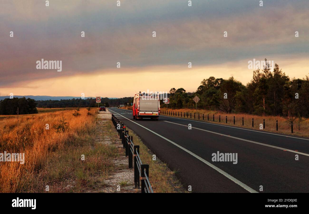 Fire and Rescue response to a bushfire Stock Photo - Alamy