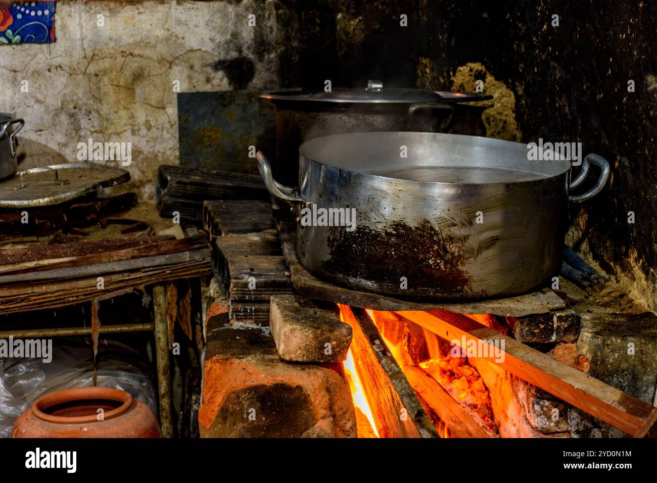 Rustic kitchen house hi-res stock photography and images - Alamy