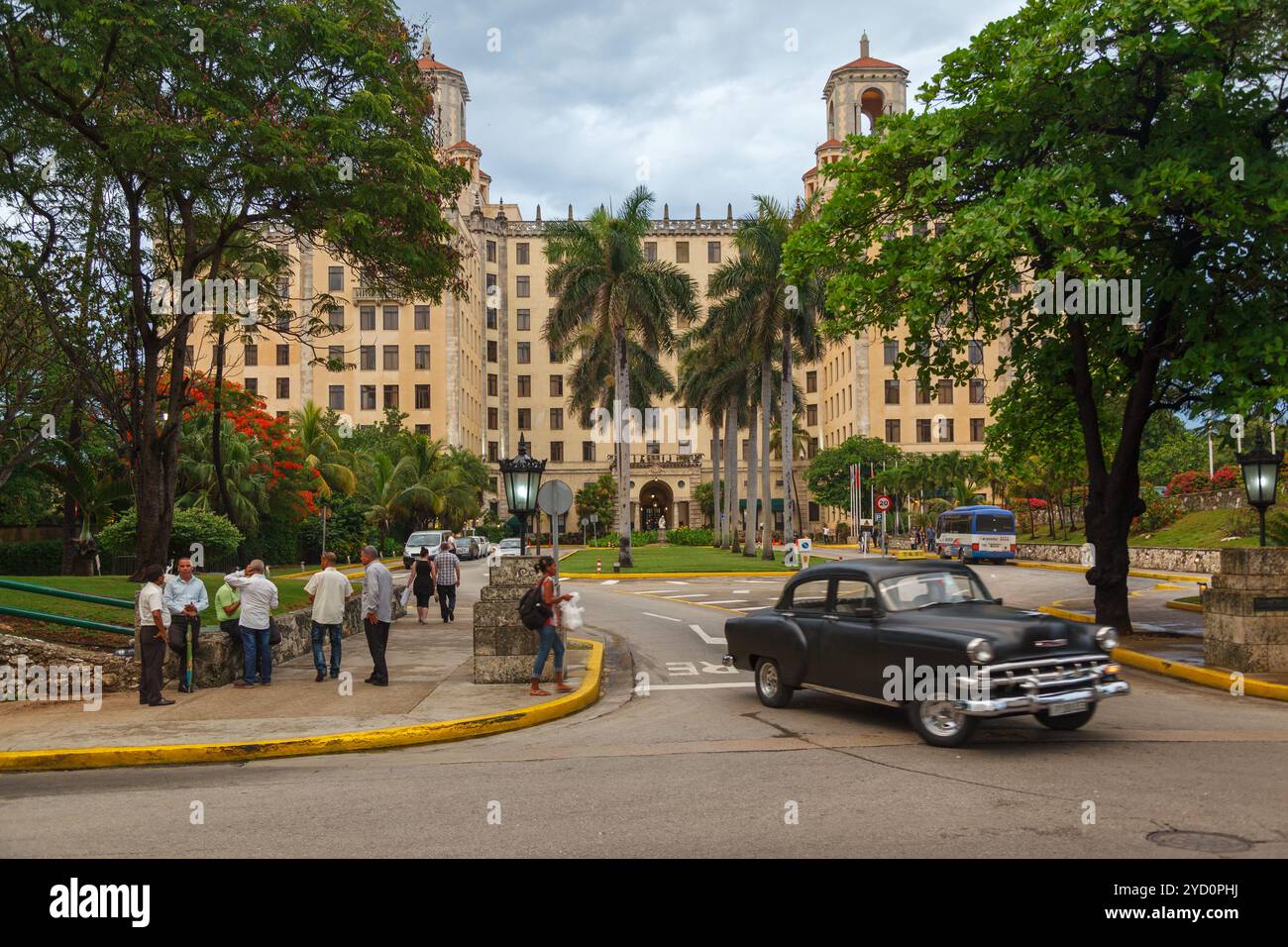 A Vintage 50s black car leaving the Hotel Nacional de Cuba, La Habana ...