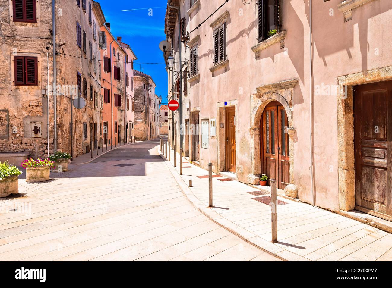 Mediterranean street view hi-res stock photography and images - Alamy