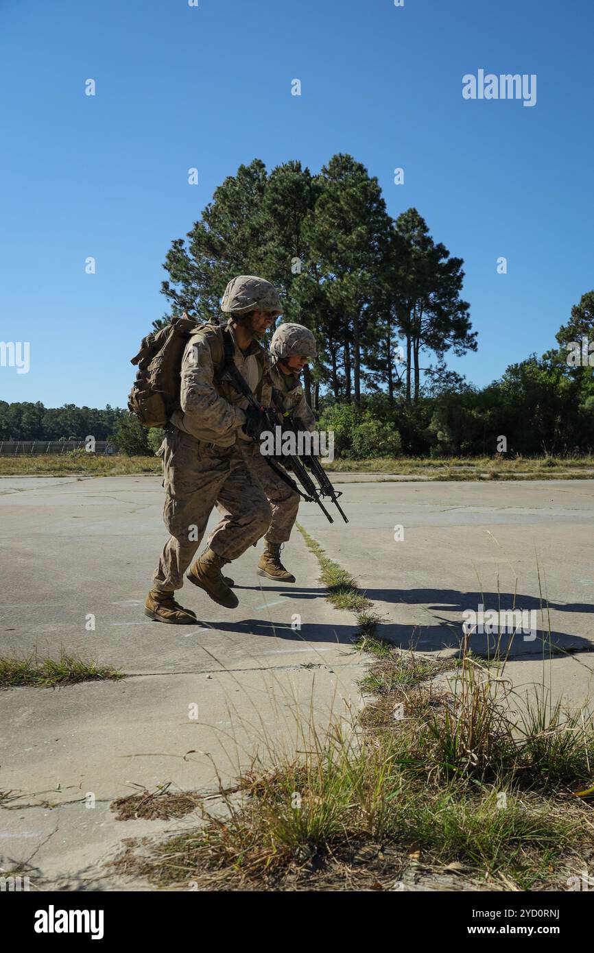 Recruits with Hotel Company, 2nd Recruit Training Battalion, conduct ...
