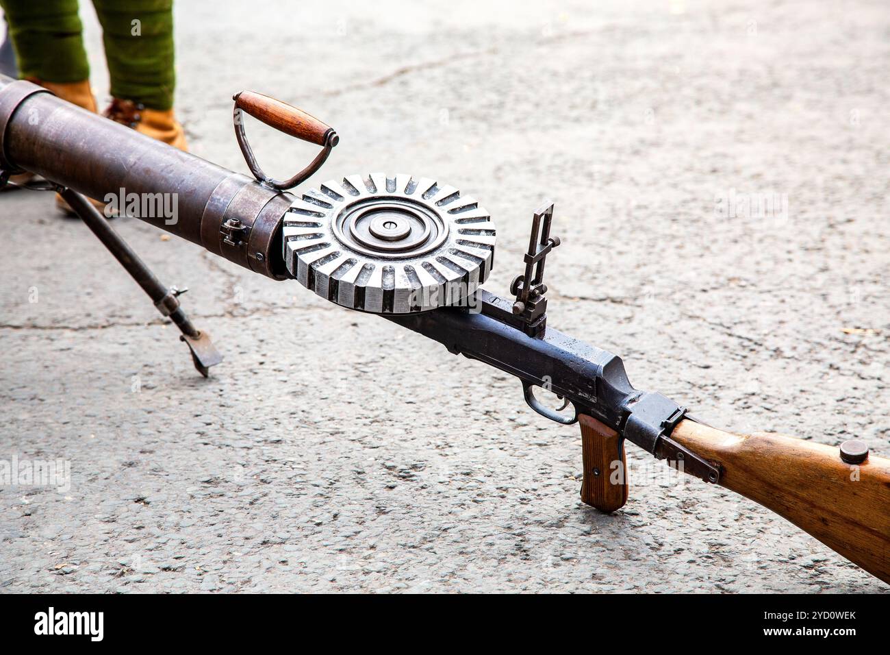 Lewis automatic machine gun Stock Photo - Alamy