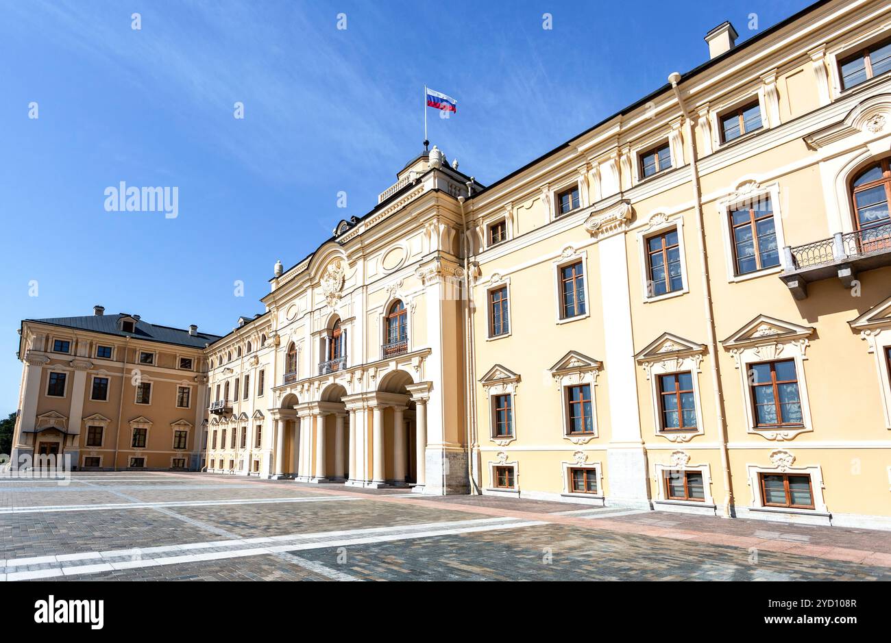 Strelna constantine palace hi-res stock photography and images - Alamy