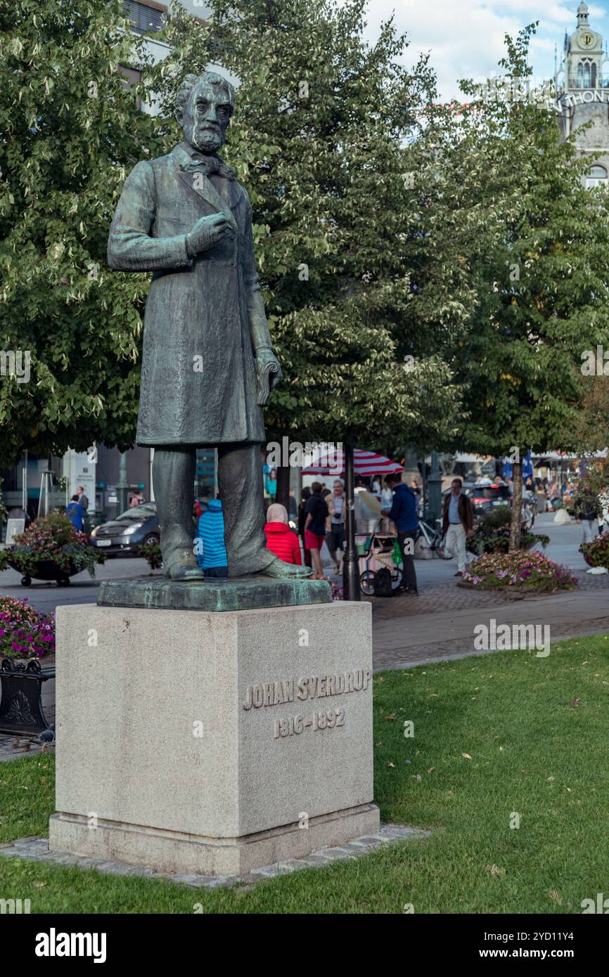 The sculpture of Johan Sverdrup overlooks a lively city garden in Oslo ...