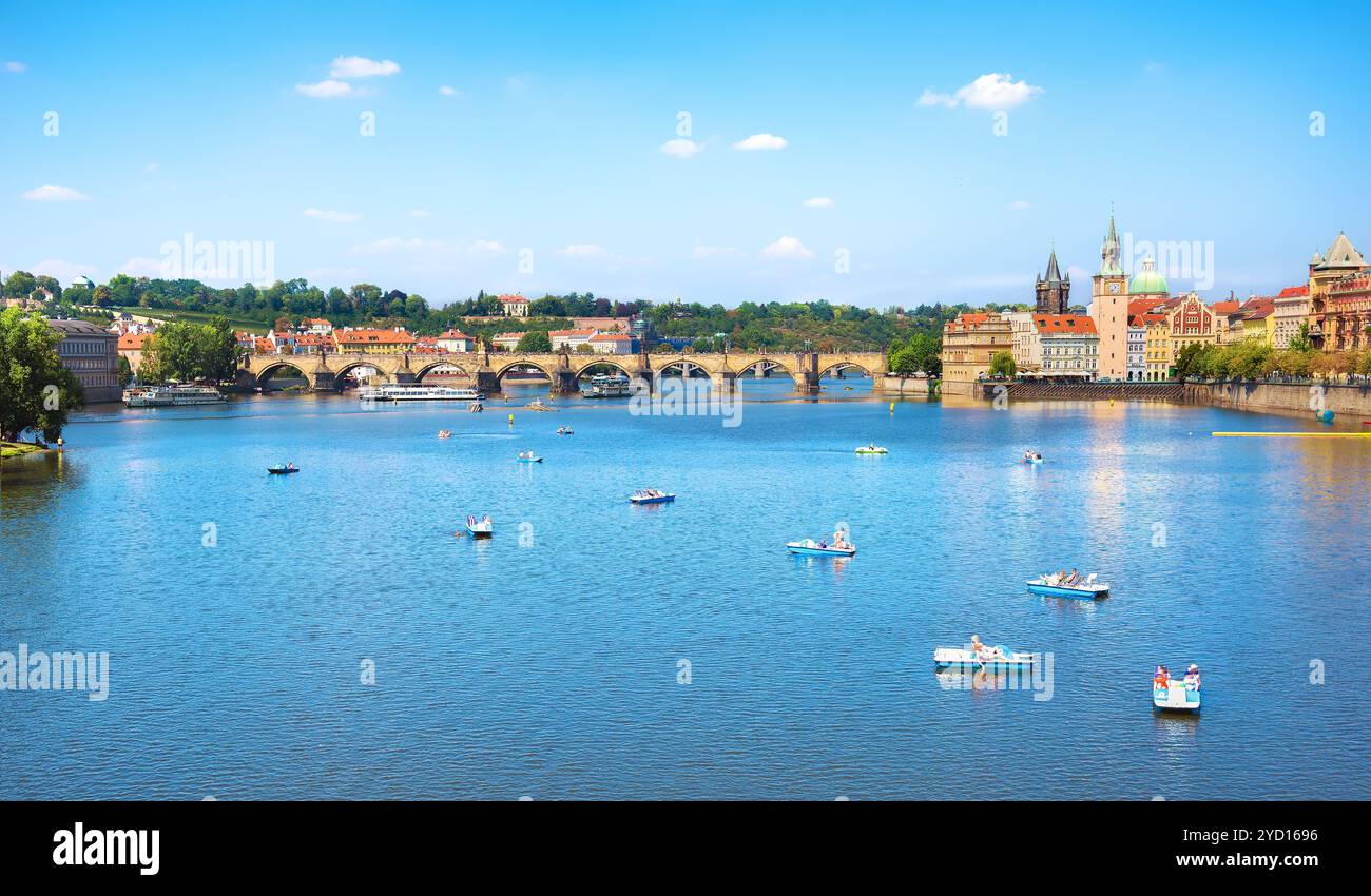 Colorful sunset charles bridge hi-res stock photography and images - Alamy