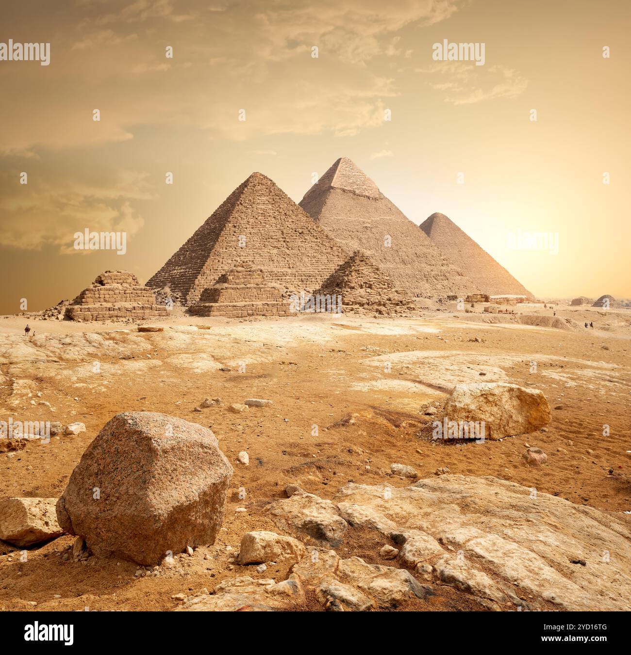 Pyramid of sand hi-res stock photography and images - Alamy