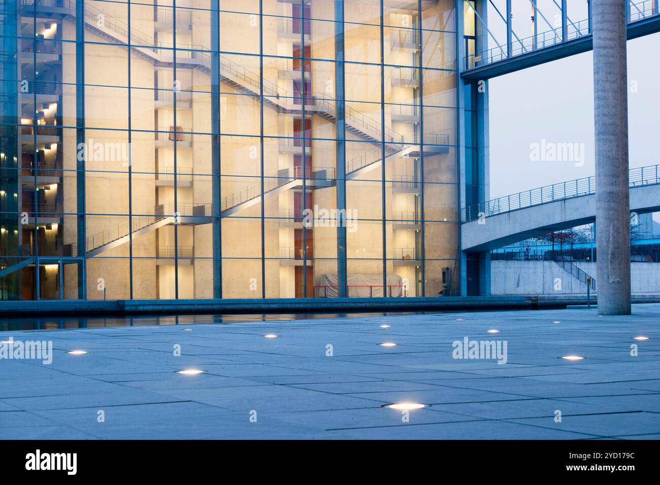 Architecture path hi-res stock photography and images - Alamy