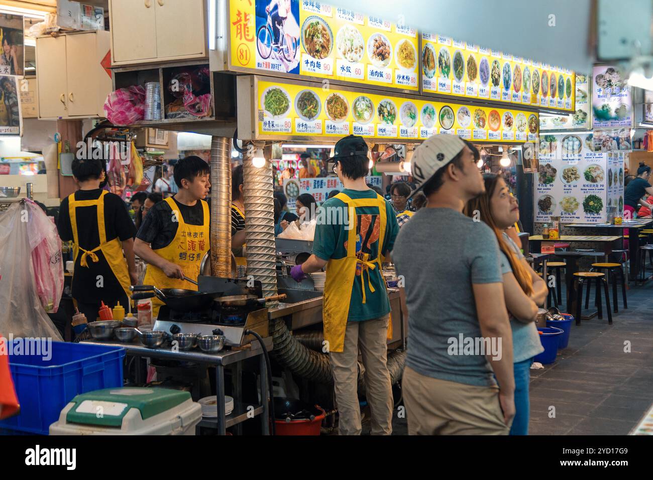 Taipei, Taiwan - October 10th 2019: Taipei's vibrant night market ...