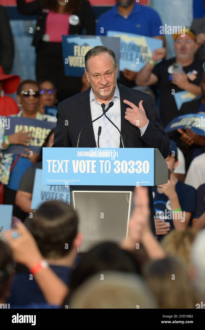 Hallandale Beach, USA. 23rd Oct, 2024. HALLANDALE BEACH, FLORIDA ...