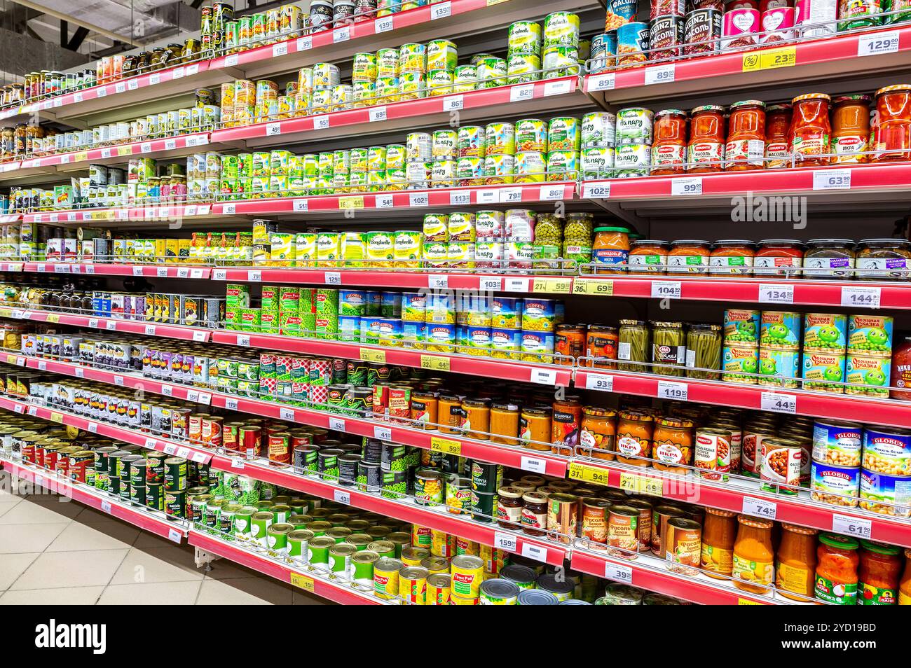 Grocery store shelves canned food hi-res stock photography and images ...