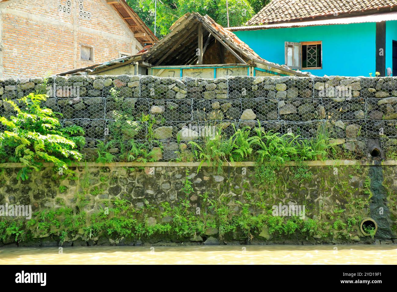 Bronjong hi-res stock photography and images - Alamy