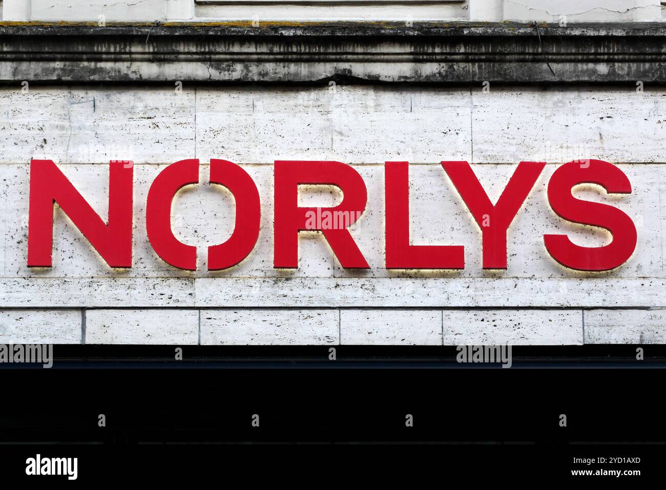 Integrated into the city wall hi-res stock photography and images - Alamy