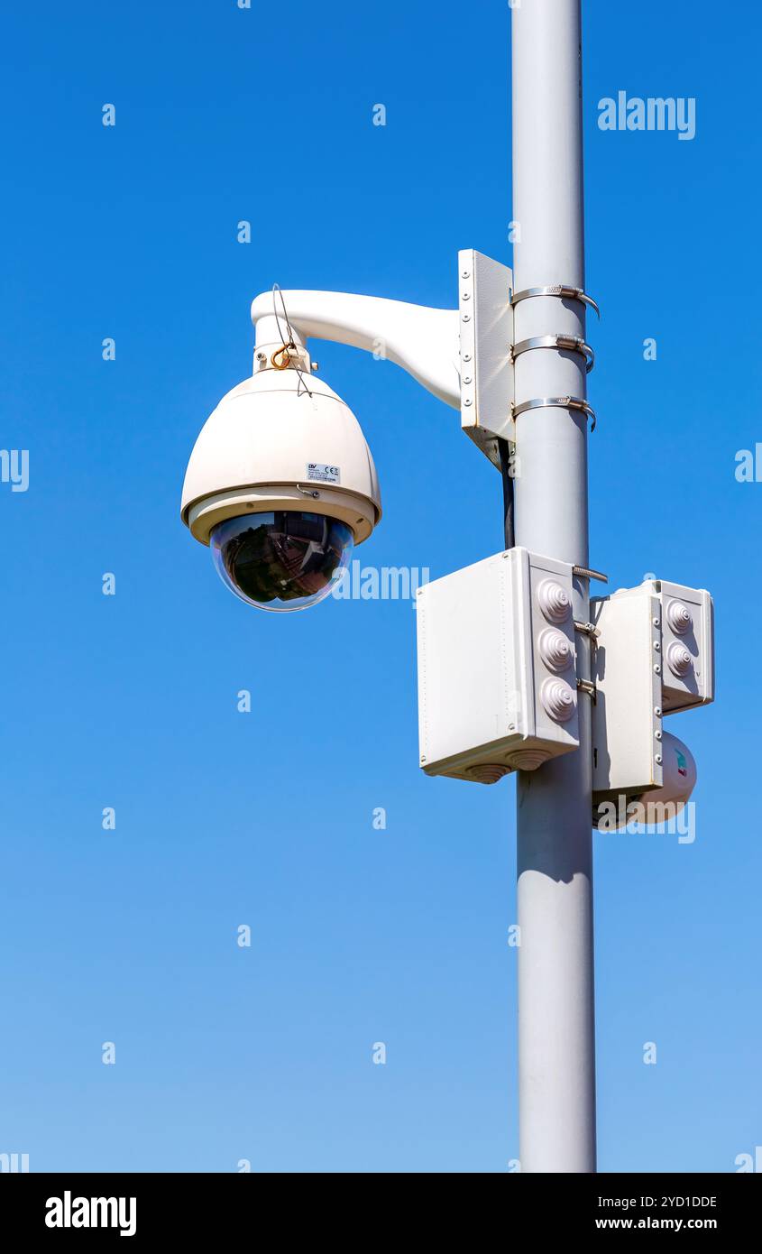 Pole mounted cctv cameras hi-res stock photography and images - Alamy