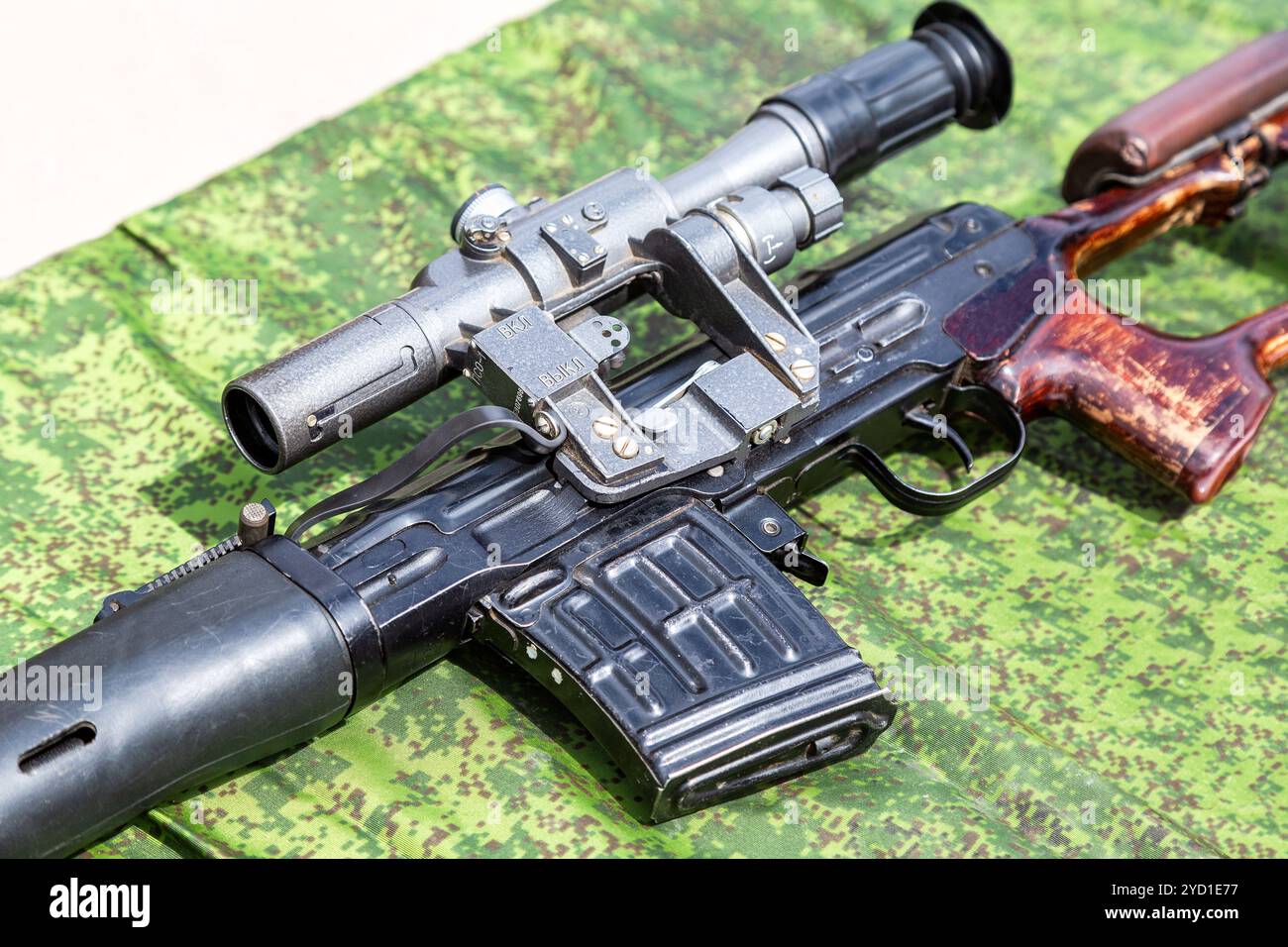 Optic sight of Russian automatic sniper rifle close up Stock Photo - Alamy