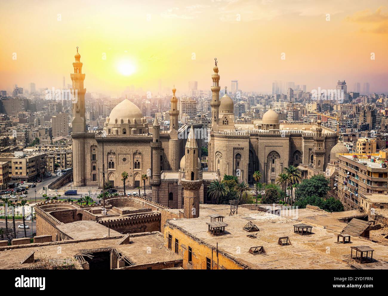 Street scene mosque in cairo hi-res stock photography and images - Alamy