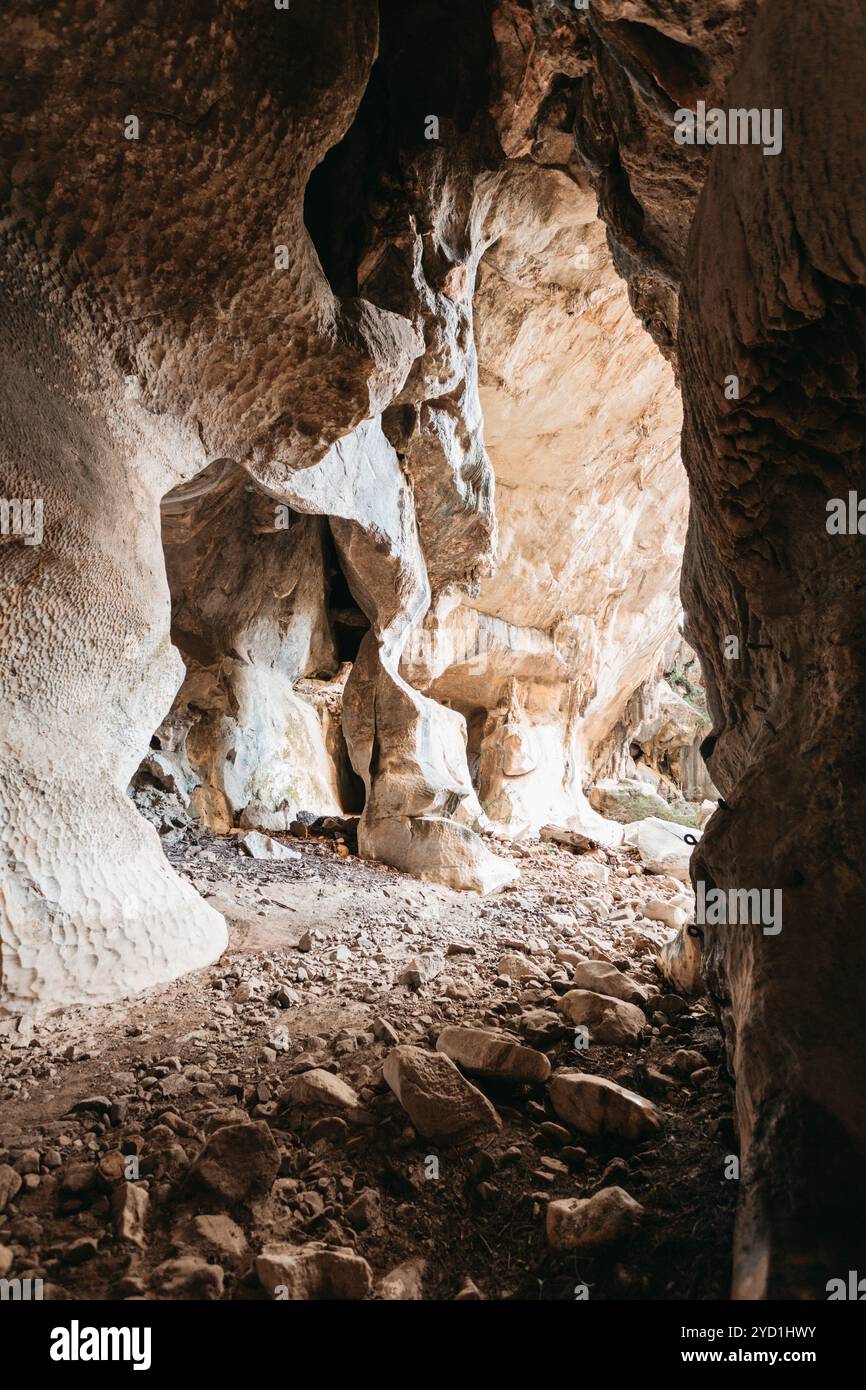 Riverbed stone hi-res stock photography and images - Alamy