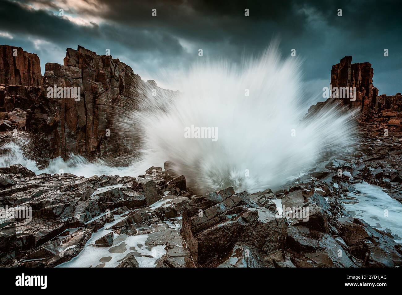 Massive wave Big spash at Bombo basalt columns Stock Photo - Alamy