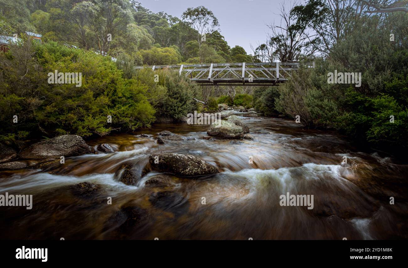 Mist over snowy mountains hi-res stock photography and images - Alamy