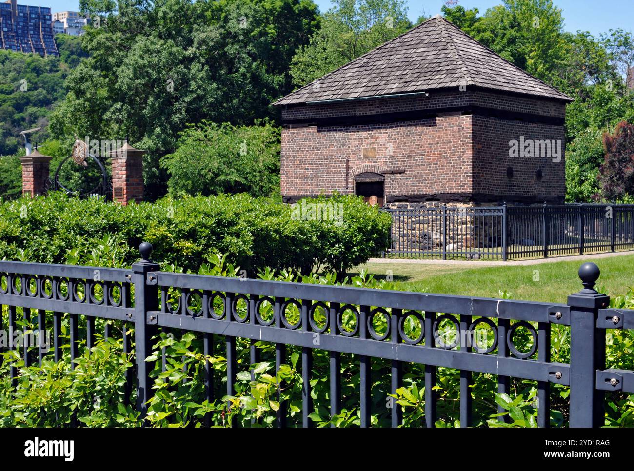 Pittsburgh fort pitt block house hi-res stock photography and images ...