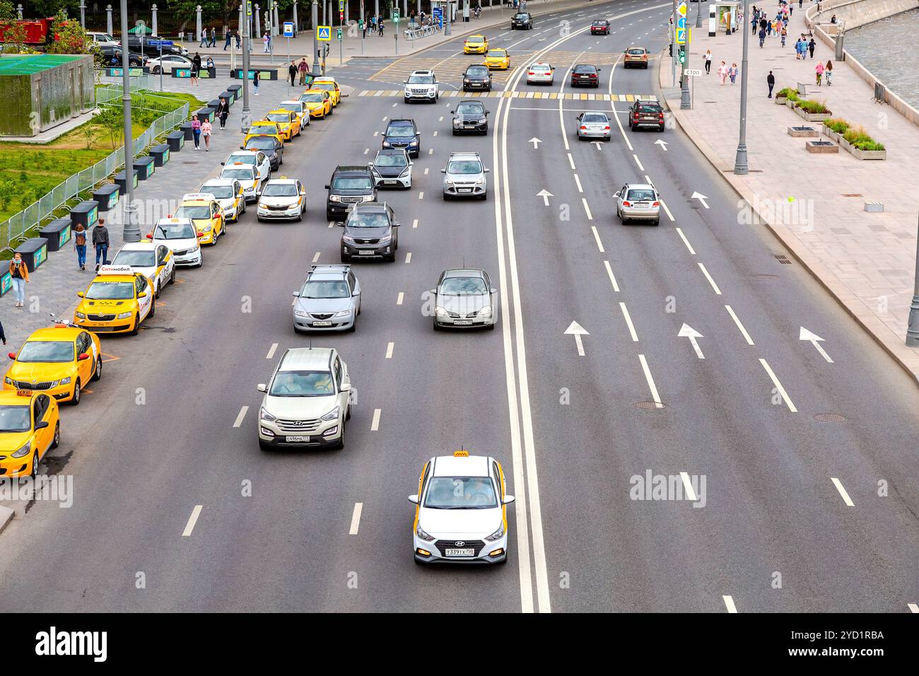 City traffic moscow street people hi-res stock photography and images ...