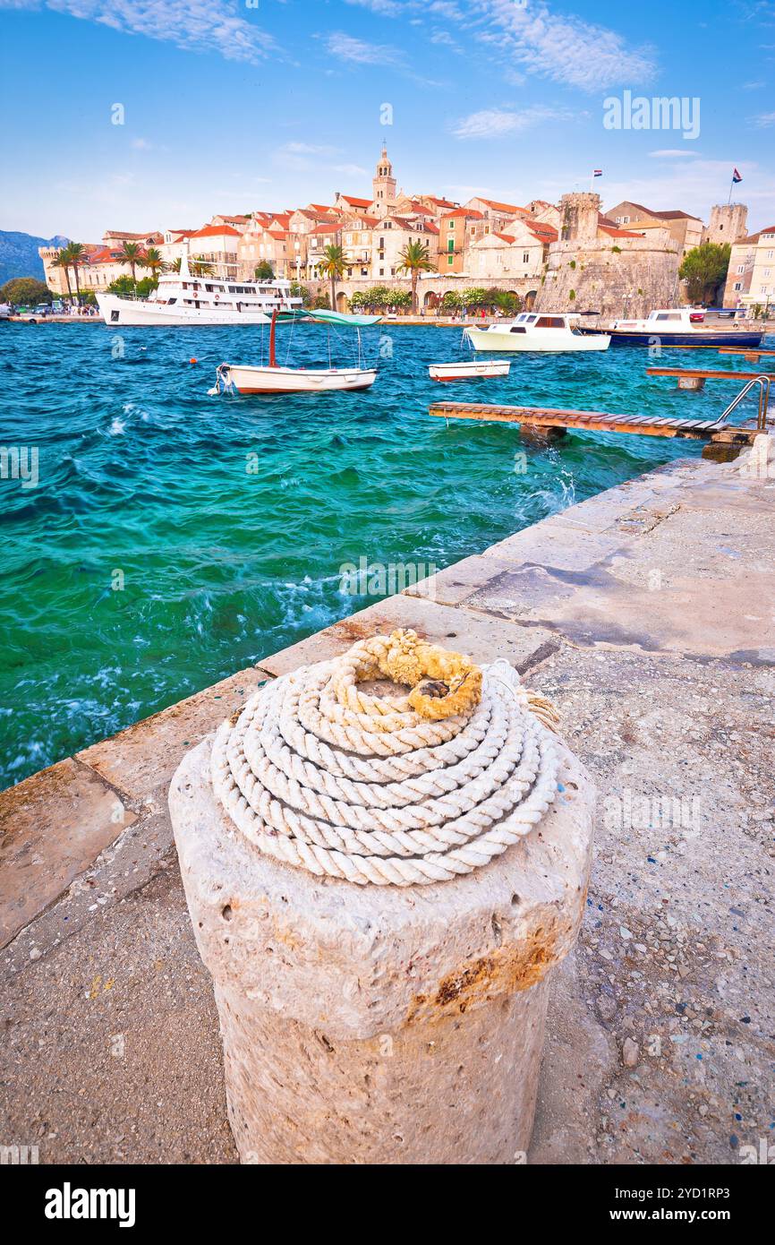 Vertical rock walls tower hi-res stock photography and images - Alamy