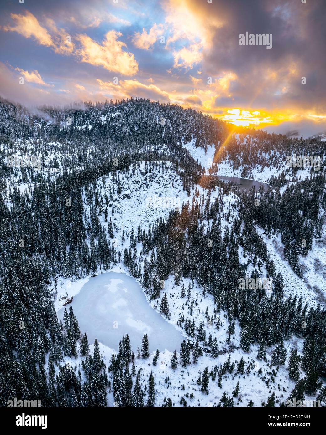 The Cascade Range in Washington State dusted with fresh snow captured ...