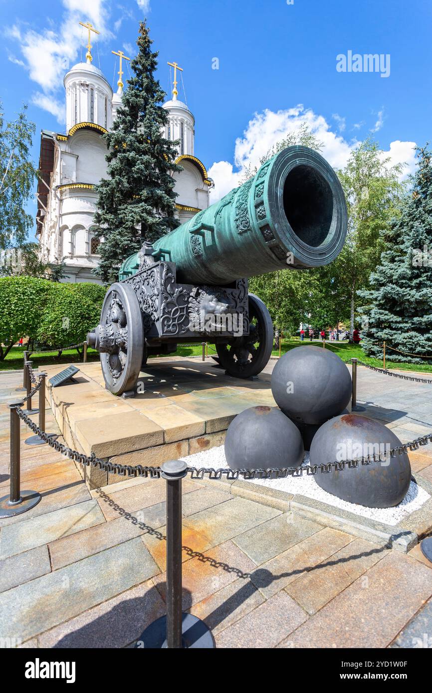Tsar Cannon in Moscow Kremlin Stock Photo - Alamy