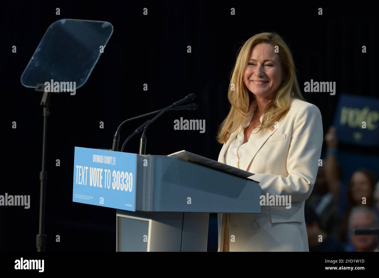 Congresswoman debbie mucarsel powell hi-res stock photography and ...