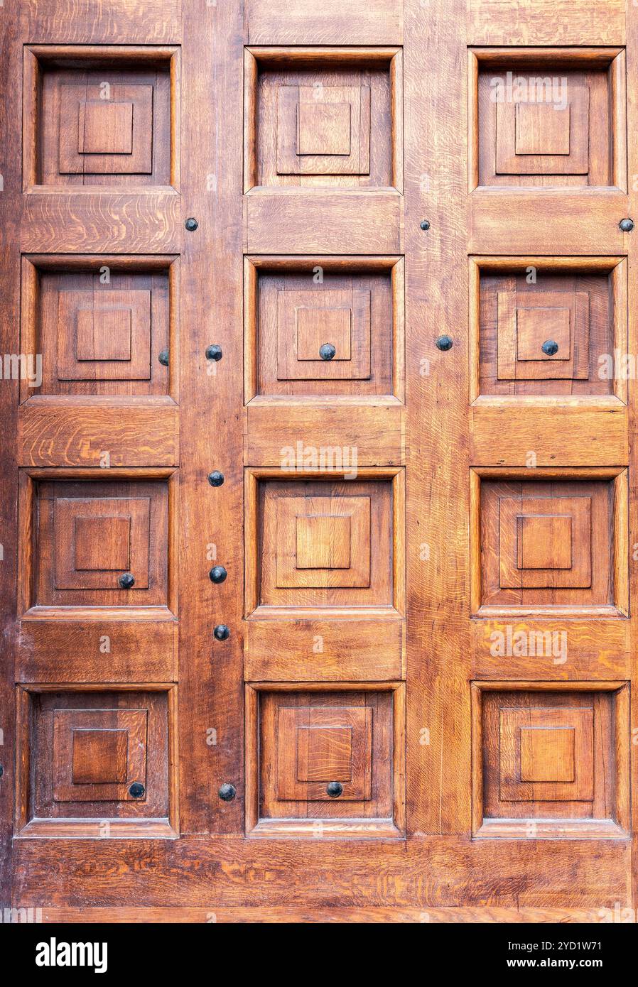 Traditional russian massive wooden gate Stock Photo - Alamy