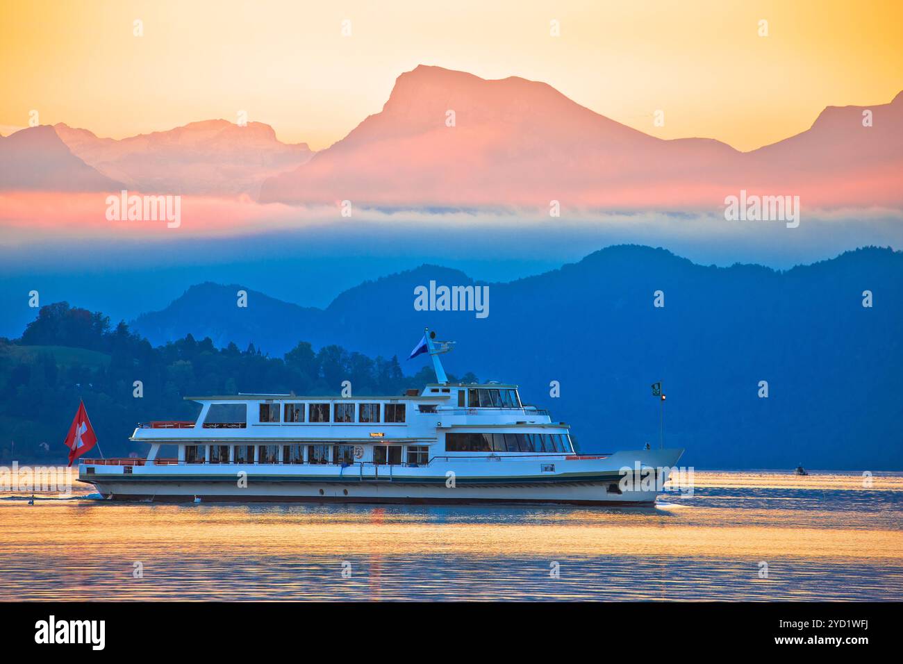 Tourist boat alpine mountain hi-res stock photography and images - Alamy