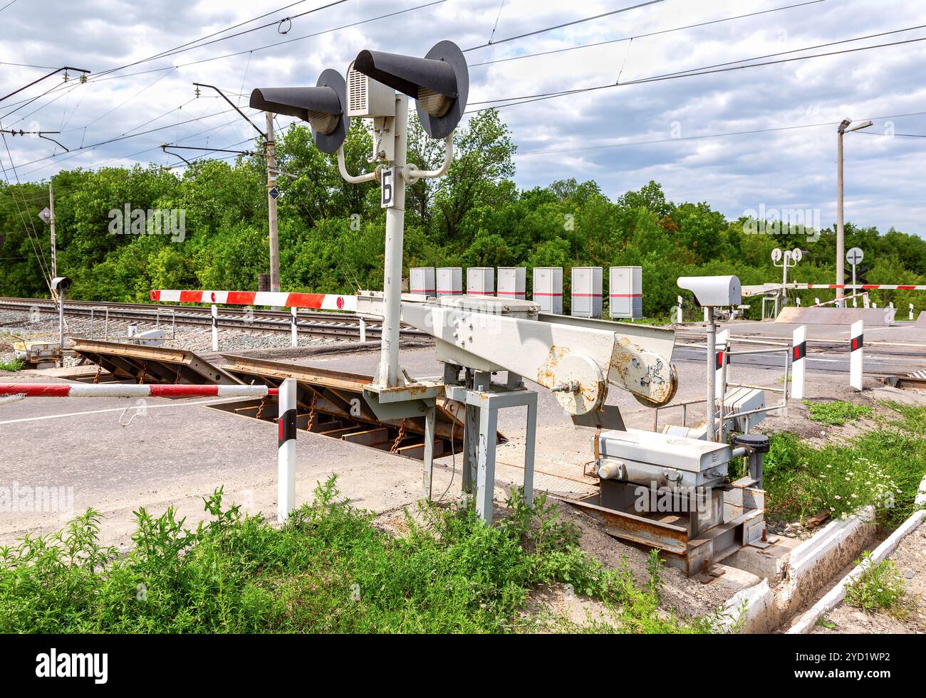 Waiting train on railway crossing hi-res stock photography and images ...