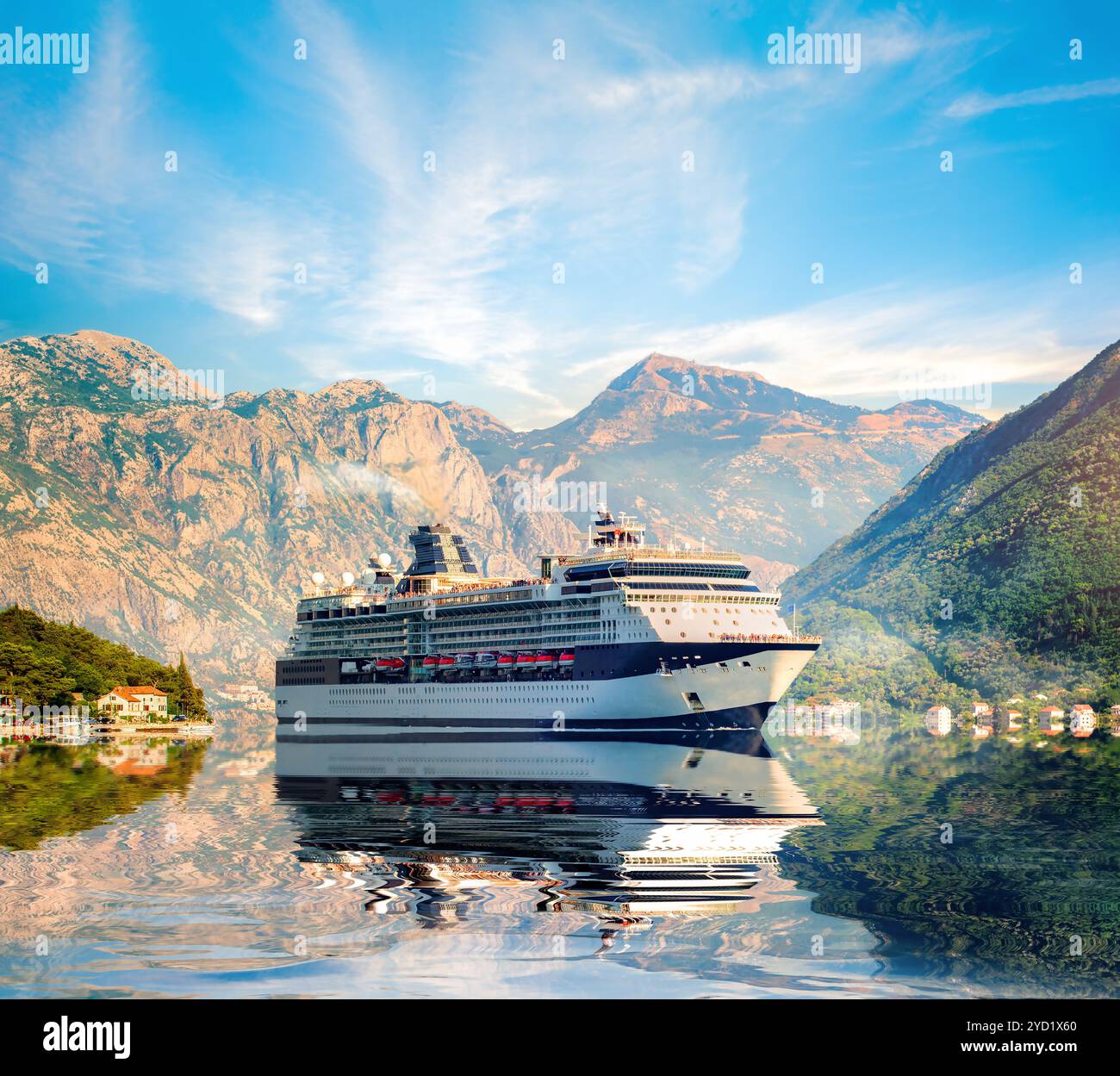 Cruise ship outdoor swimming hi-res stock photography and images - Alamy
