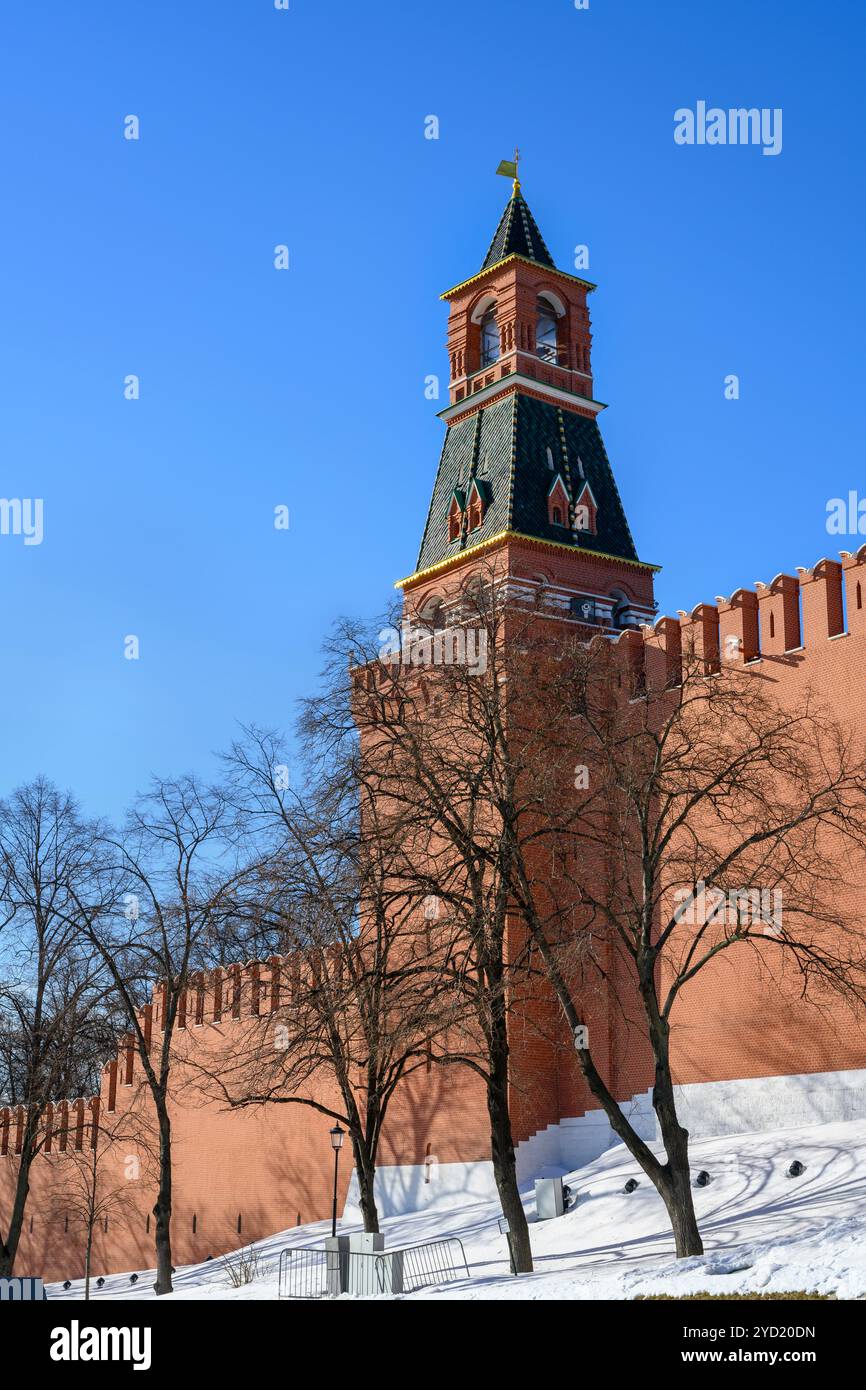 The medieval wall and tower of the Kremlin fortress in Moscow, Russia ...