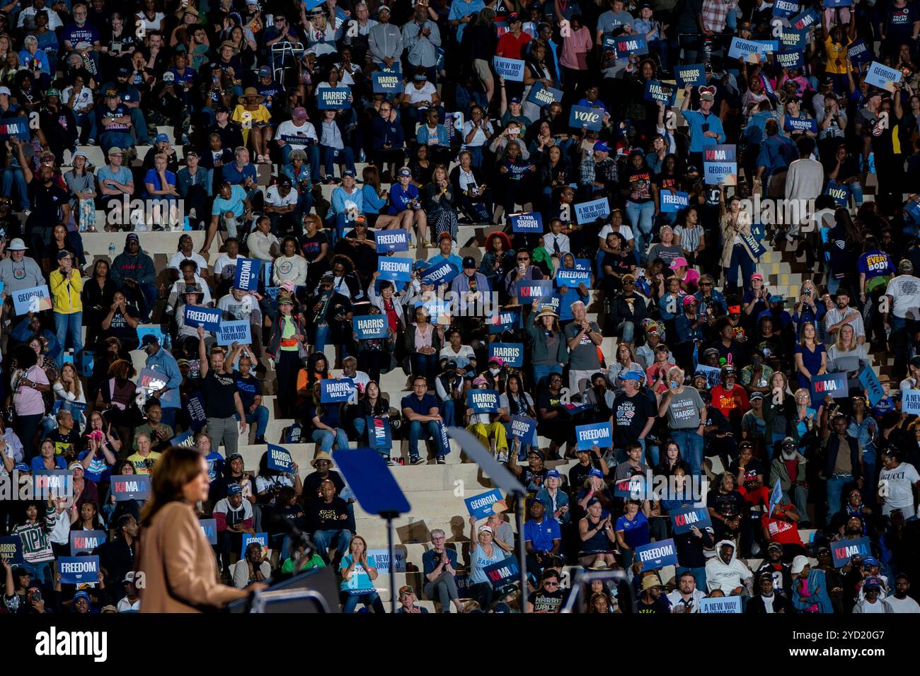 Kamala harris campaign posters hi-res stock photography and images - Alamy