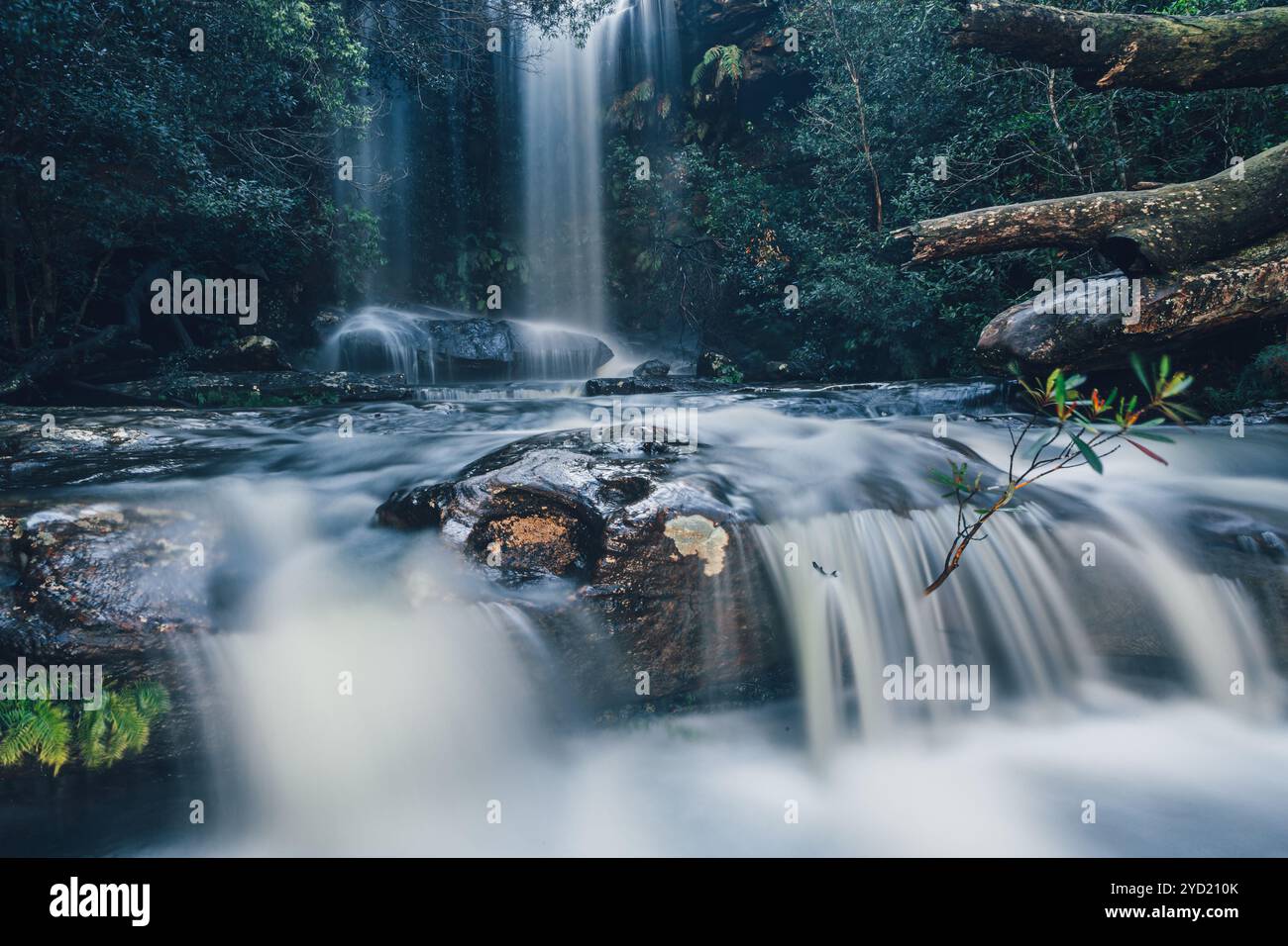 Flowing water waterfall cascades hi-res stock photography and images ...