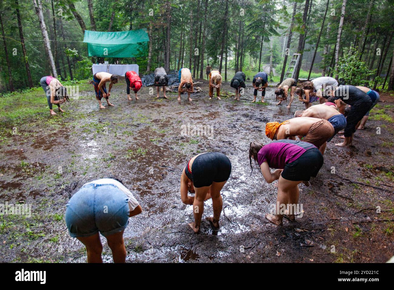 Diverse group people outdoor hi-res stock photography and images - Alamy