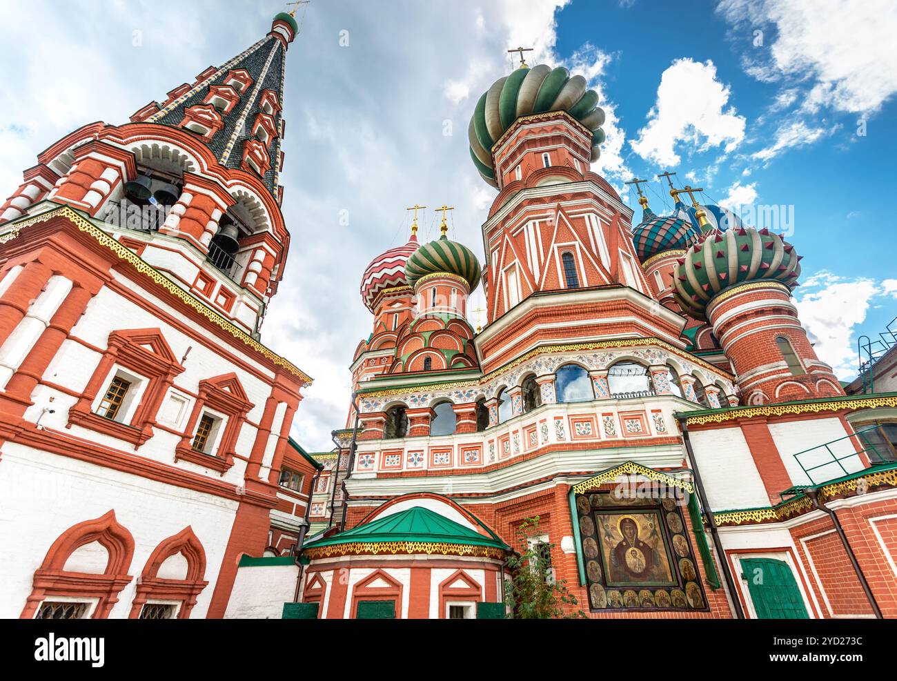 Domes of Saint Basil's (Pokrovsky) Cathedral on Red Square in Moscow ...